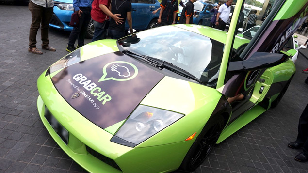 GrabTaxi Promosikan GrabCar dengan Supercar Lamborghini