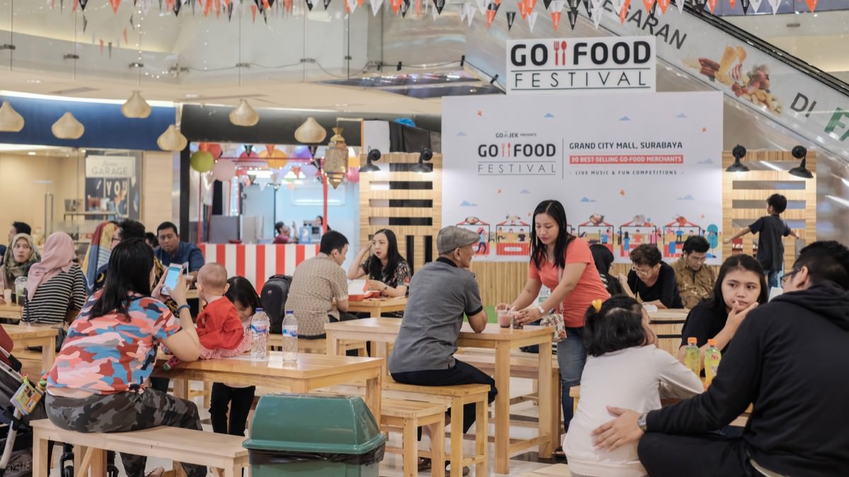 Adu Strategi Cloud Kitchen Gojek dan Grab di Indonesia