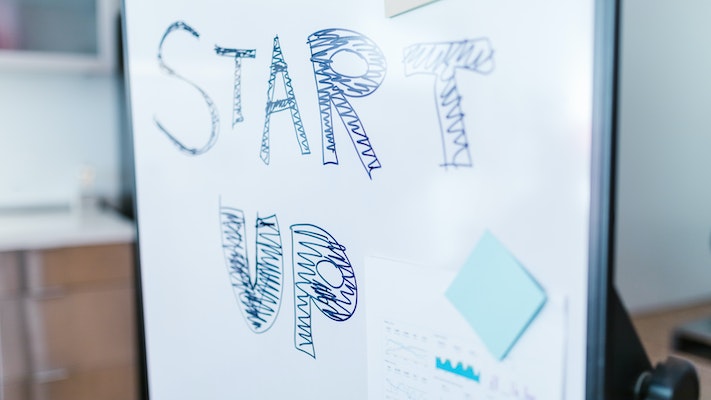 Panduan Pitch Deck Lengkap: Cara Buat, Isi, Contoh, hingga Video