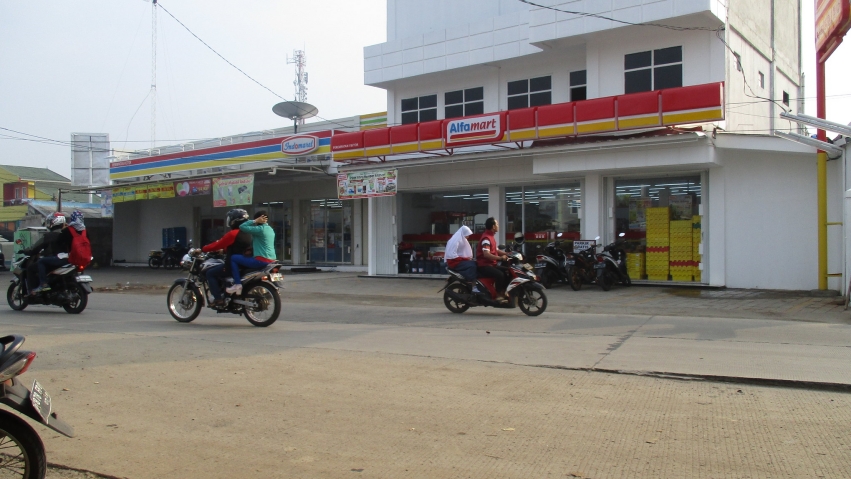 Melihat Lebih Dekat Digitalisasi yang Dilakukan Alfamart dan Indomaret