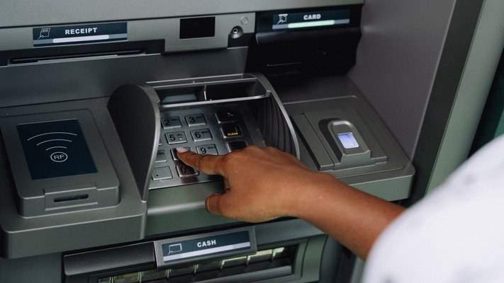 Strategi perbankan Indonesia: ATM tetap relevan atau beralih ke digital?