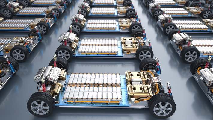 Bisnis B2B operator seluler, investasi BUMN baterai listrik, dan lainnya